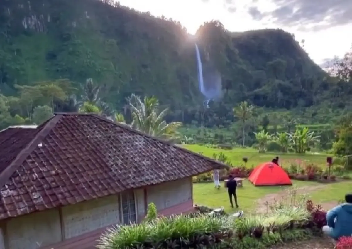Rumah View Air Terjun di Cianjur yang Viral Becek, Abah Jajang: Gapapa ...