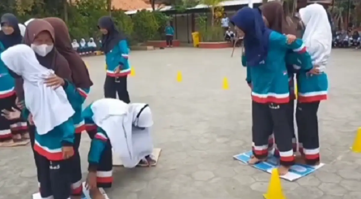 Ide Lomba 17-an Unik dan Seru Meriahkan 17 Agustus: Lomba Baki Jilbab ...