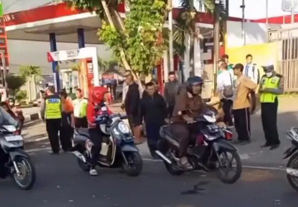 Dua ABG Diduga Berbuat Tak Senonoh di Alun-alun Bung Karno Ungaran, Masih Pakai Seragam Sekolah ...
